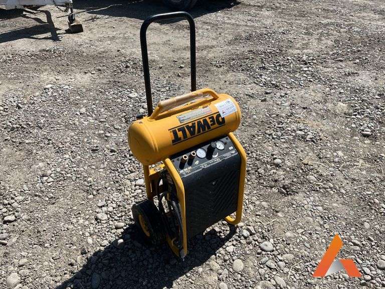 Dewalt D55146 4.5 Gal. Air Compressor - Ascent Auction