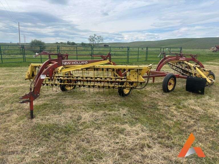 New Holland 260 Twin Rakes - Ascent Auction