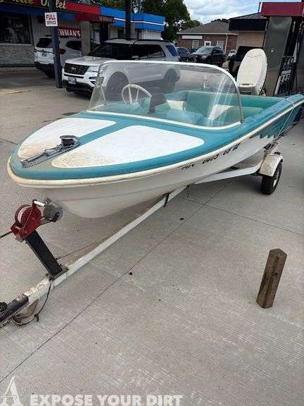 1965 Runabout Fiberglass Ski Boat with 40 hp Johnson Engine - Advantage ...