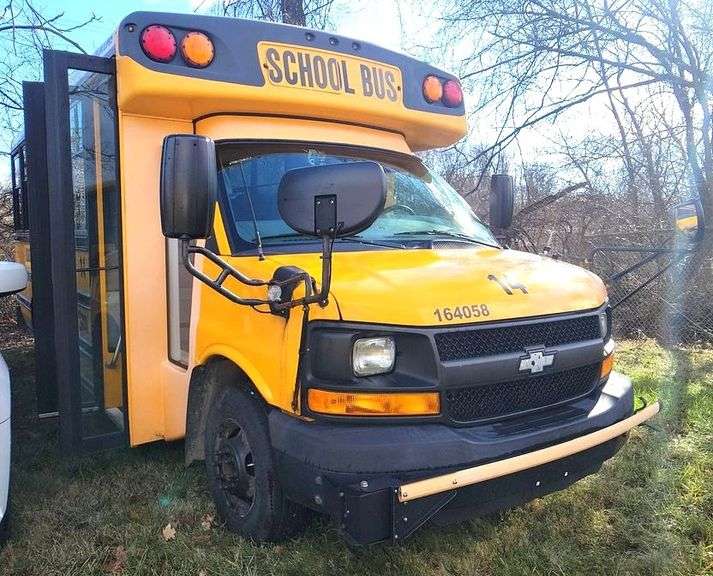 (1) 2015 CHEVROLET EXPRESS 4500 COLLINS SMALL SCHOOL BUS Located in ...