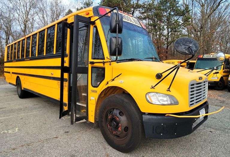 (2) 2015 FREIGHTLINER B2 THOMAS SAF-T-LINER C2 SCHOOL BUSES Located in ...