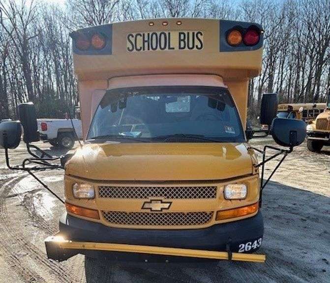 (1) 2015 CHEVROLET EXPRESS 3500 COLLINS SMALL SCHOOL BUS (1) 2013 ...