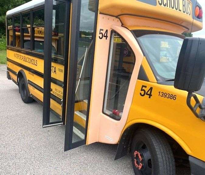 (1) 2013 CHEVROLET EXPRESS 3500 COLLINS SMALL SCHOOL BUS Located in ...