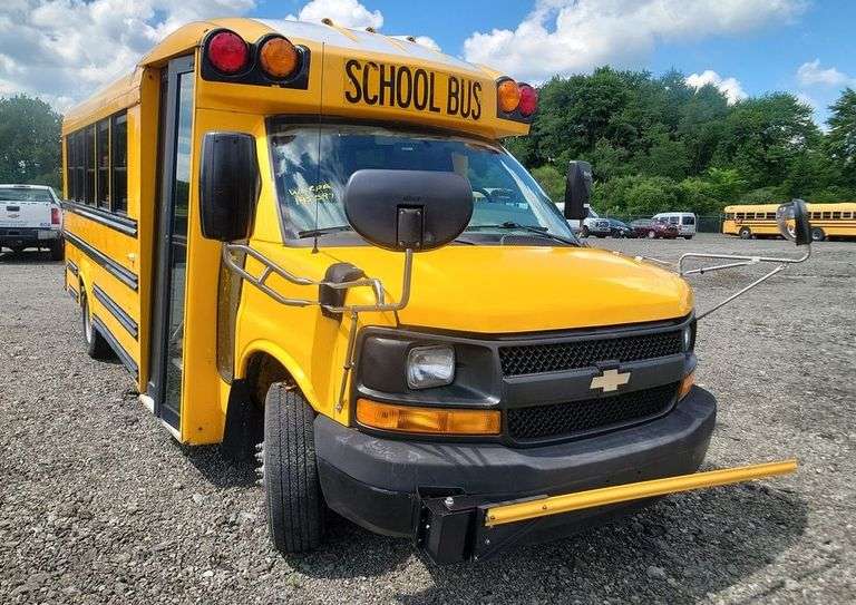 (1) 2014 CHEVROLET TRANS TECH EXPRESS 4500 SCHOOL BUS and (1) 2012 ...
