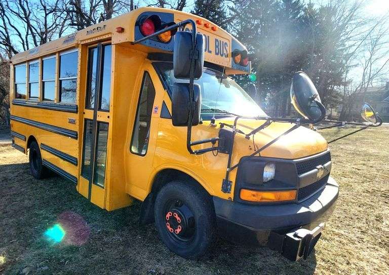 (1) 2014 CHEVROLET EXPRESS 3500 THOMAS MINOTOUR SMALL SCHOOL BUS ...