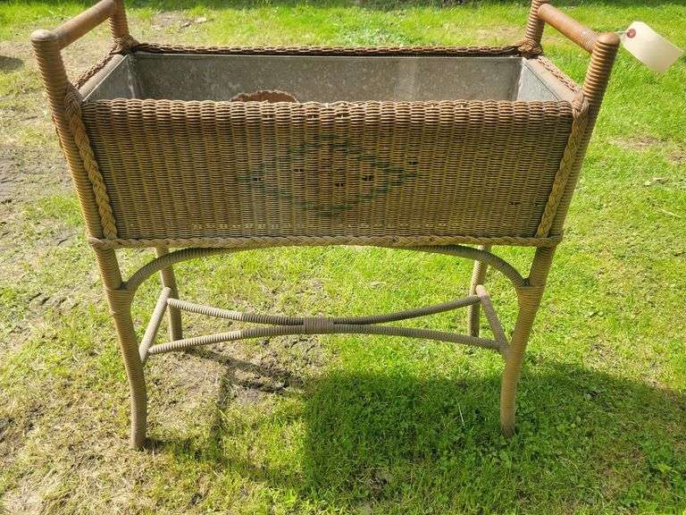 Wicker Fernery - Web Online Auctions