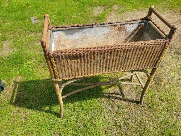 Wicker Fernery - Web Online Auctions