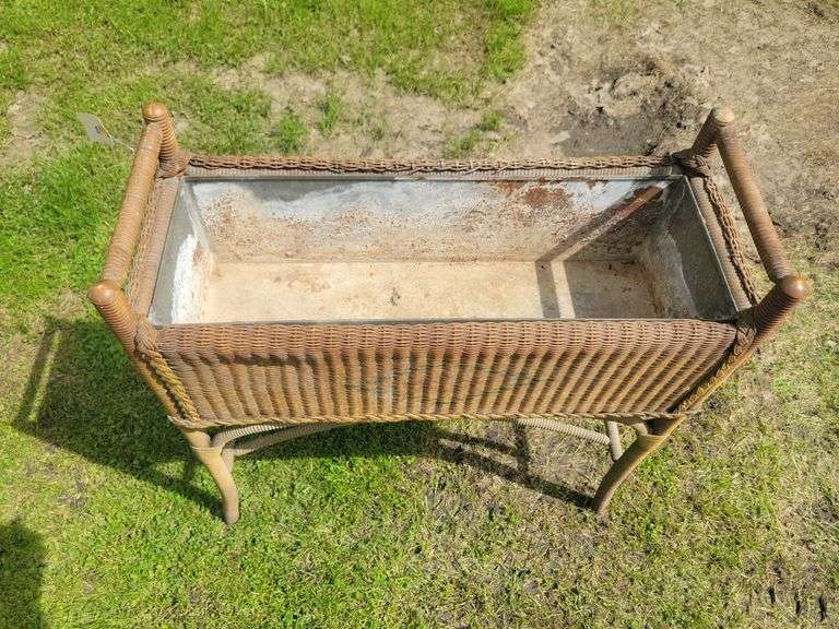 Wicker Fernery - Web Online Auctions