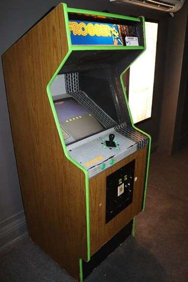 1981 Sega/Gremlin Frogger arcade game - accepts tokens - works properly ...