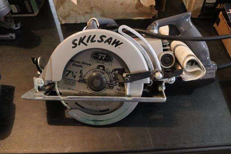 Skil Saw HD77 worm drive circular saw - Backes Commercial Auctioneers