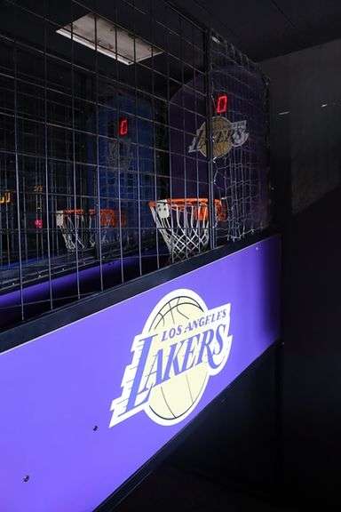 ICE NBA Hoops Los Angeles Lakers basketball arcade game - accepts ...