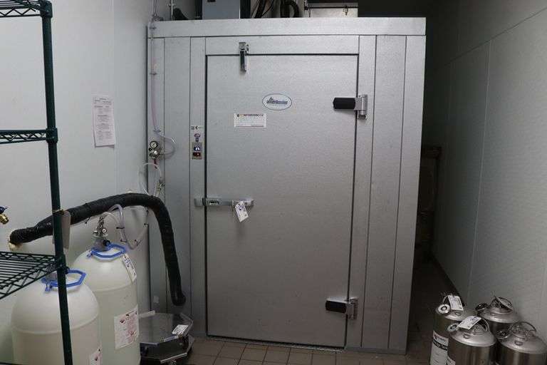 Ameri Kooler 6' x 12' x 87" tall self contained walk in beer cooler ...