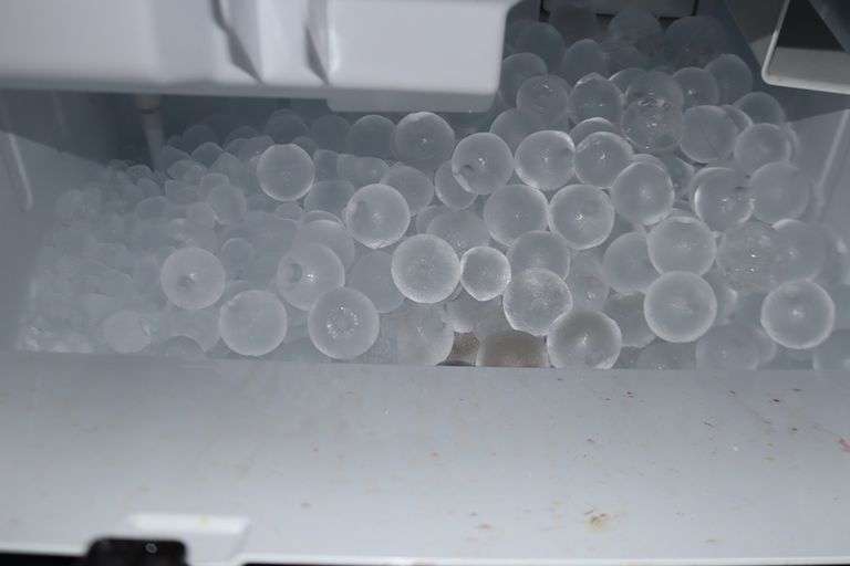 Hoshizaki IM-50BAA-Q undercounter air cooled sphere ice machine - makes ...