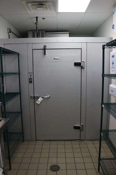 90" x 94" x 88" Tall Ameri Kooler self contained walk in cooler - no ...