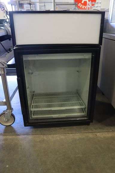 True GDM-05 counter top glass 1 door cooler - Backes Commercial Auctioneers