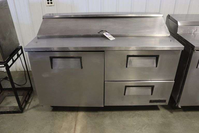 True TSSU-60-16D-2 stainless portable 1 lid 1 door, & 2 drawer sandwich prep table - no cutting ...