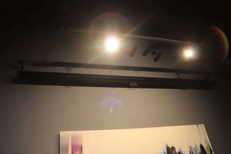 Epson EX9210 projector with ceiling mount bracket & Elite 8' pull down ...