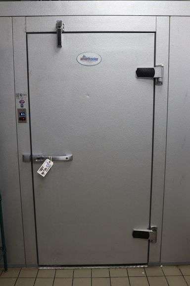 90" x 94" x 88" Tall Ameri Kooler self contained walk in cooler - no ...