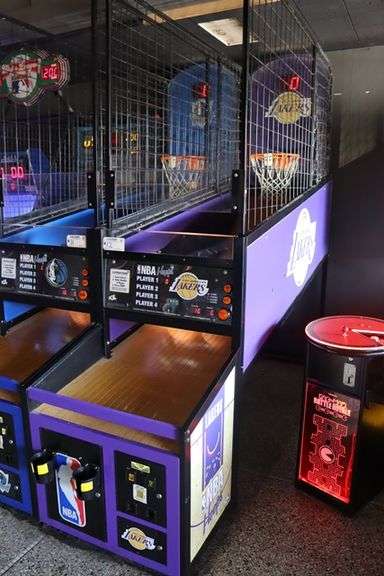 ICE NBA Hoops Los Angeles Lakers basketball arcade game - accepts ...