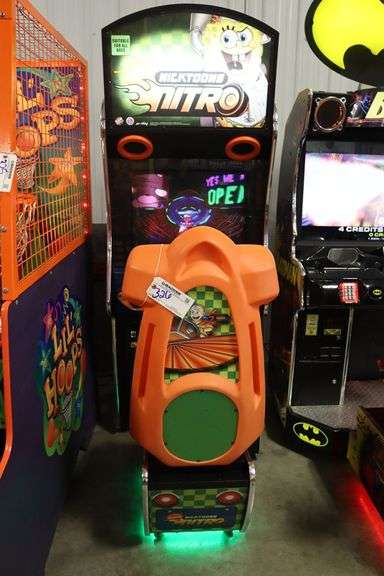 Chicago Gaming Co. Nicktoons Nitro driving arcade game - Backes ...