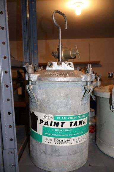 Shelf to go - Paint pressure pots & cup gun - Backes Commercial Auctioneers