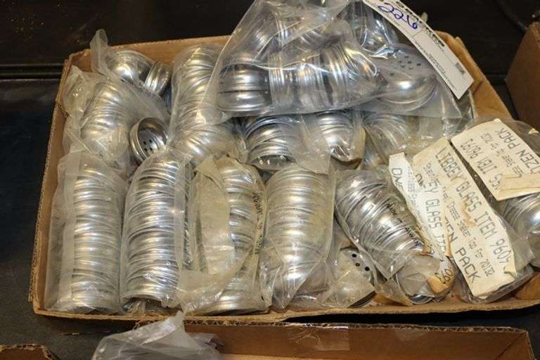 Box to go - New cheese shakers lids - Backes Commercial Auctioneers