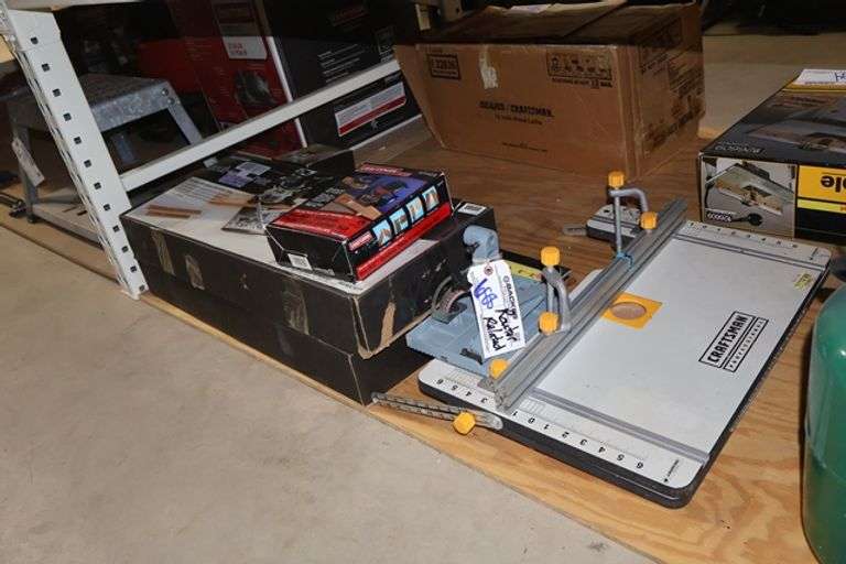 All to go - Router table, sign jigs, & other router related items ...