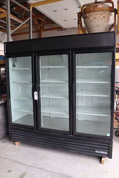 True GDM-72-HC-TSL01 glass 3 door cooler - Excellent unit - Backes ...