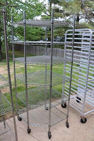 28" x 28" portable chrome coated wire rack - Backes Commercial Auctioneers