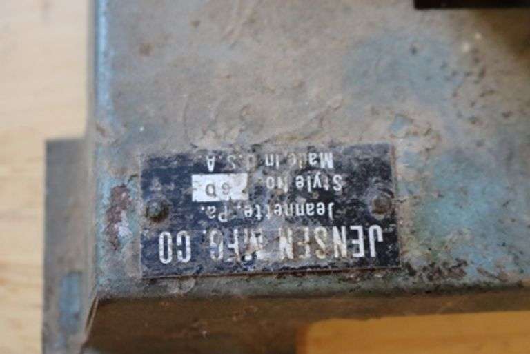 Jensen MFG style no. 60 steam engine - Backes Commercial Auctioneers