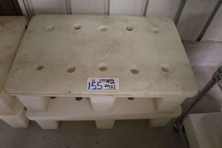 Times 2 - 21" x 33" Poly dunnage racks - Backes Commercial Auctioneers