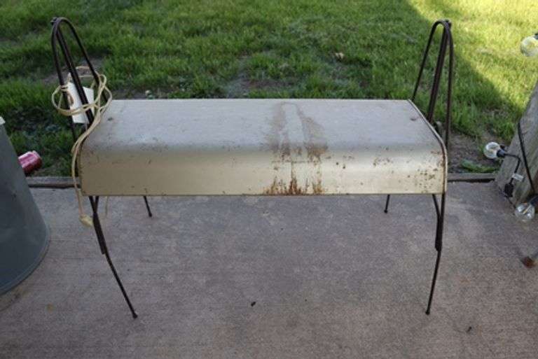 Bench top work light - Backes Commercial Auctioneers