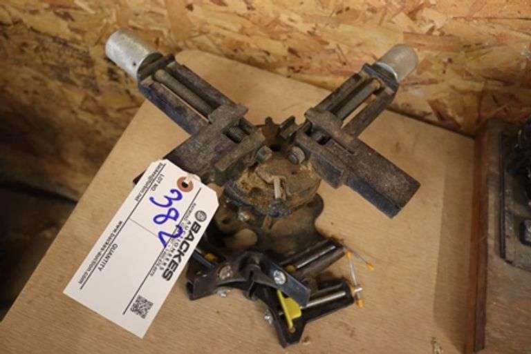 Right angle bench top clamp - Backes Commercial Auctioneers