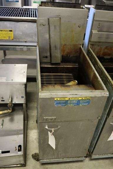Pitco 40# gas fryer - model 40D - Backes Commercial Auctioneers
