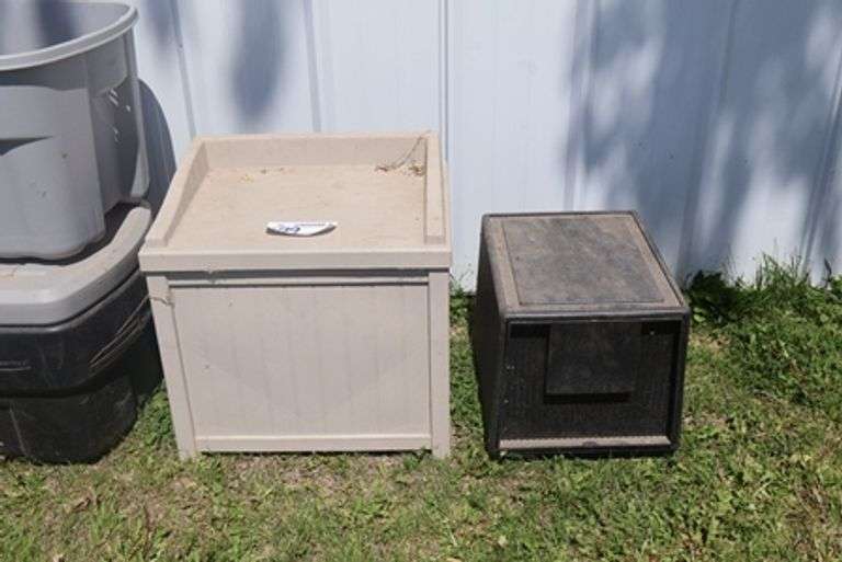 All to go - (4) Totes and outdoor storage containers - Backes ...