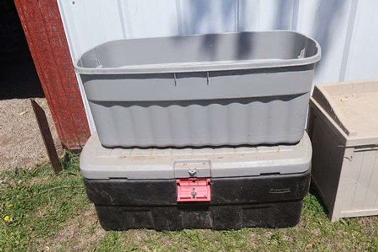 All to go - (4) Totes and outdoor storage containers - Backes ...