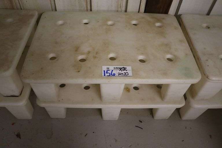 Times 2 - 21" x 33" Poly dunnage racks - Backes Commercial Auctioneers