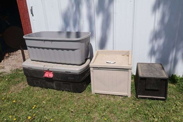 All to go - (4) Totes and outdoor storage containers - Backes ...