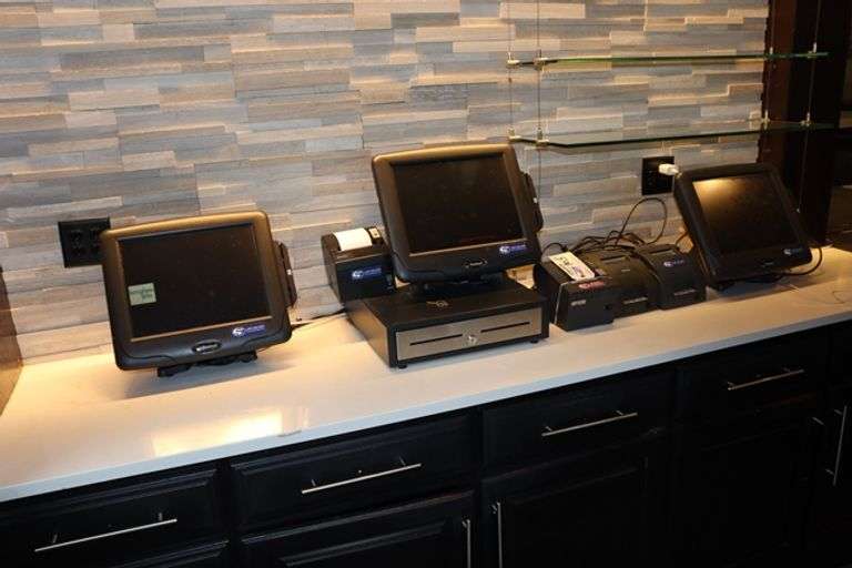 Radiant Systems 3 station POS system with cash drawer & 4 slip printers ...