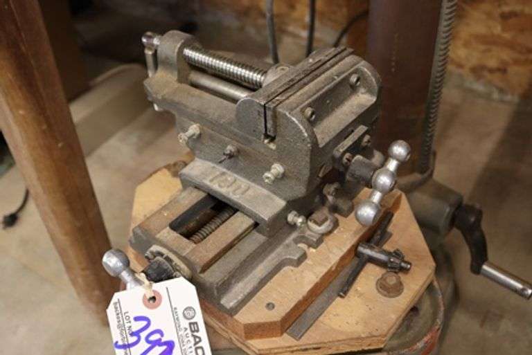 4" Wide 2 way machinist vise - Backes Commercial Auctioneers