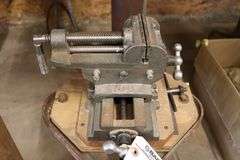 4" Wide 2 way machinist vise - Backes Commercial Auctioneers
