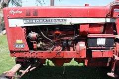 International Harvester Farmall 826 Hydro tractor - 4771 hours - Tractor does start and run ...