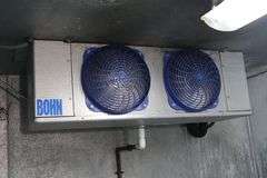 US Coolers 8' x 12' x 8' tall walk in cooler with Bohn 2 fan evap & 208 ...
