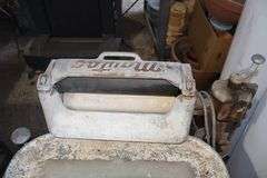 Maytag vintage washing machine with ringer - Backes Commercial Auctioneers