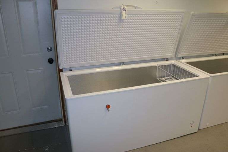 Like New Criterion 453-5422 white 18.3 Cubic foot chest freezer ...