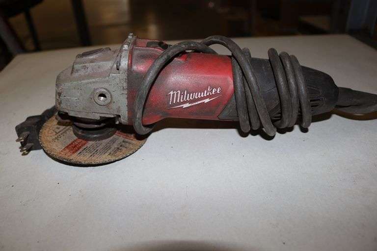 Milwaukee 6130-33 electric 4 1/2" angle grinder - Backes Commercial ...
