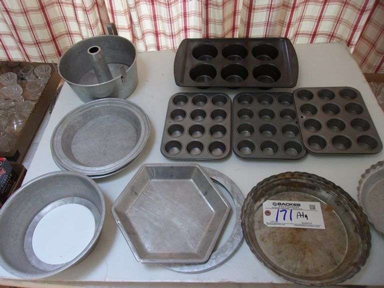 All to go baking tins - Backes Commercial Auctioneers