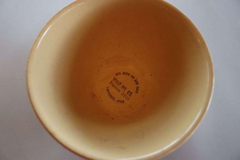 7" round Watts Apple Leaf ceramic pottery Welp Oil Co, Bancroft, Iowa ...