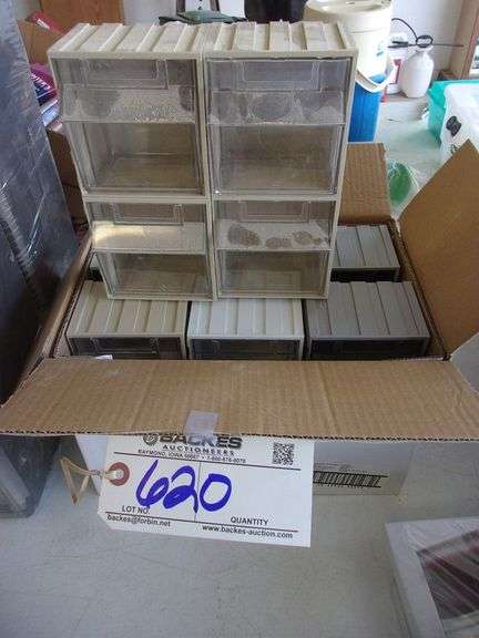 Box of organizers - Backes Commercial Auctioneers