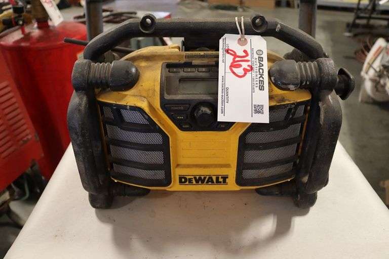 DeWalt DCR015 electric job site radio - also uses 20 volt batteries ...